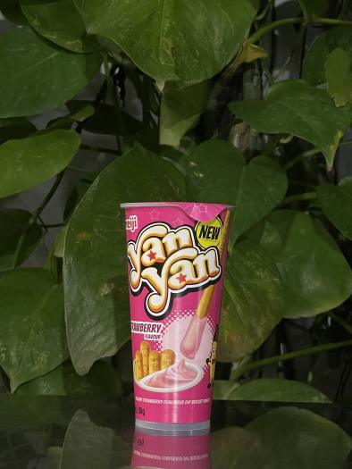 Bánh Que Yan Yan Meiji Chấm Kem Dâu Strawberry Flavor (Ly 50g) - Bánh ...