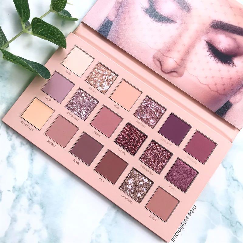18 Color Eyeshadow Palette - Eyeshadow Palette